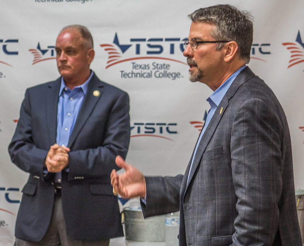 Perry, Lang meet with Breckenridge citizens - Breckenridge Texan