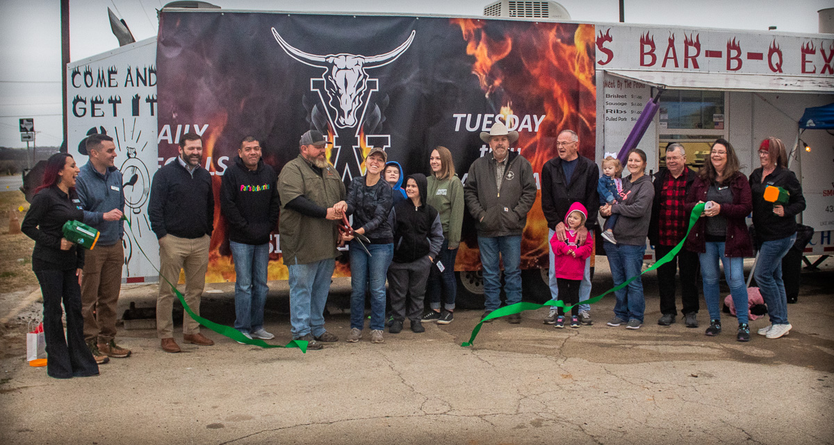 V-Dubb’s Smokehouse celebrates with ribbon-cutting ceremony ...
