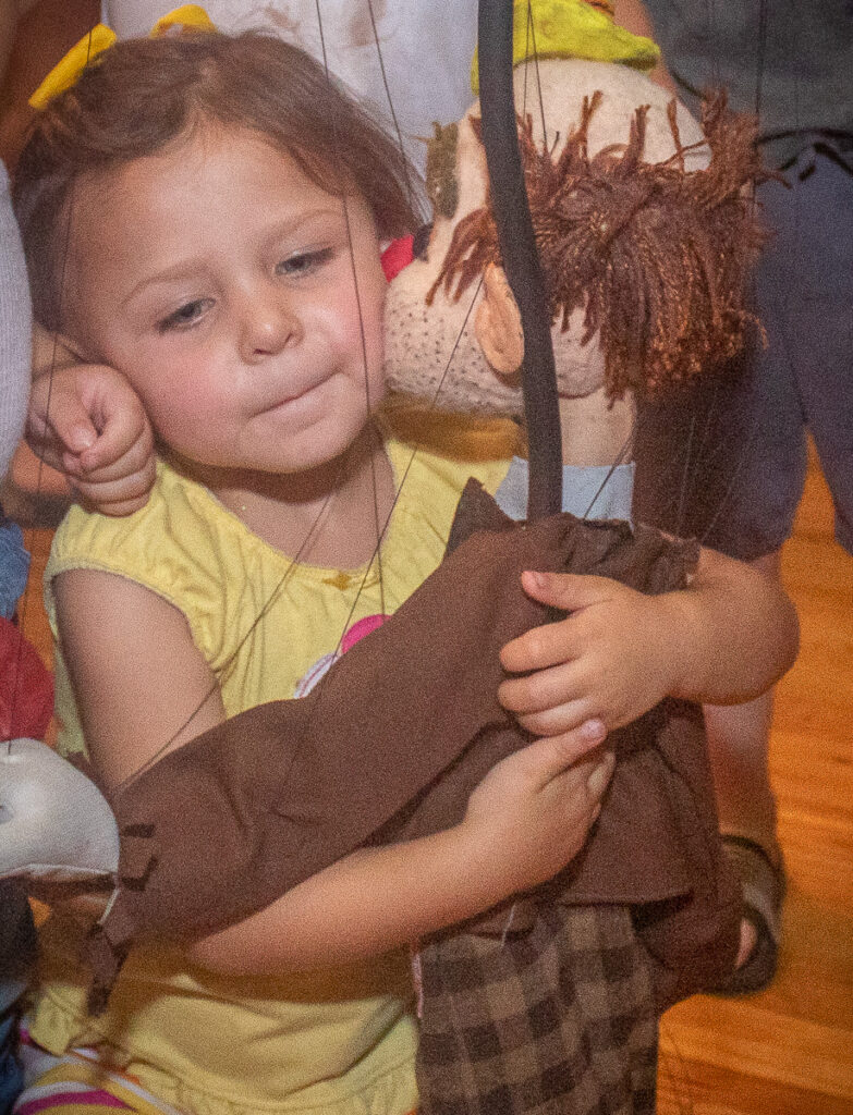 Breckenridge Library brings puppet show to town - Breckenridge Texan