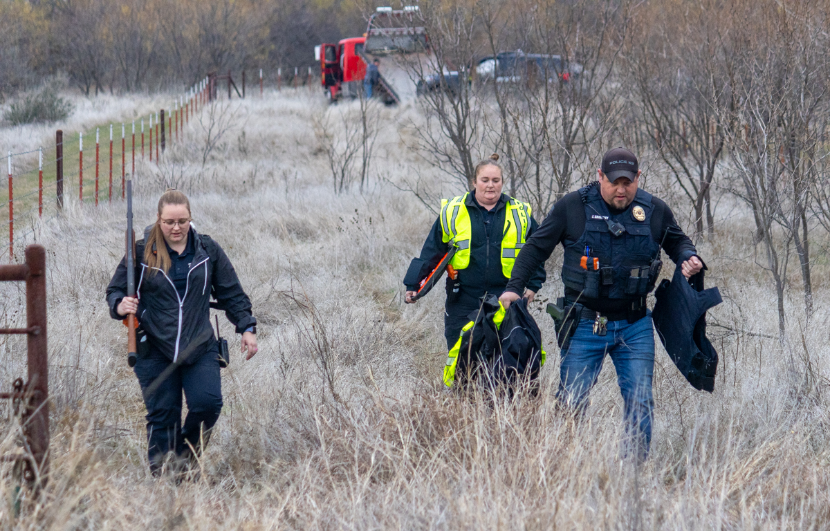 Local law enforcement searching for alleged shoplifters who led officers on chase through ...