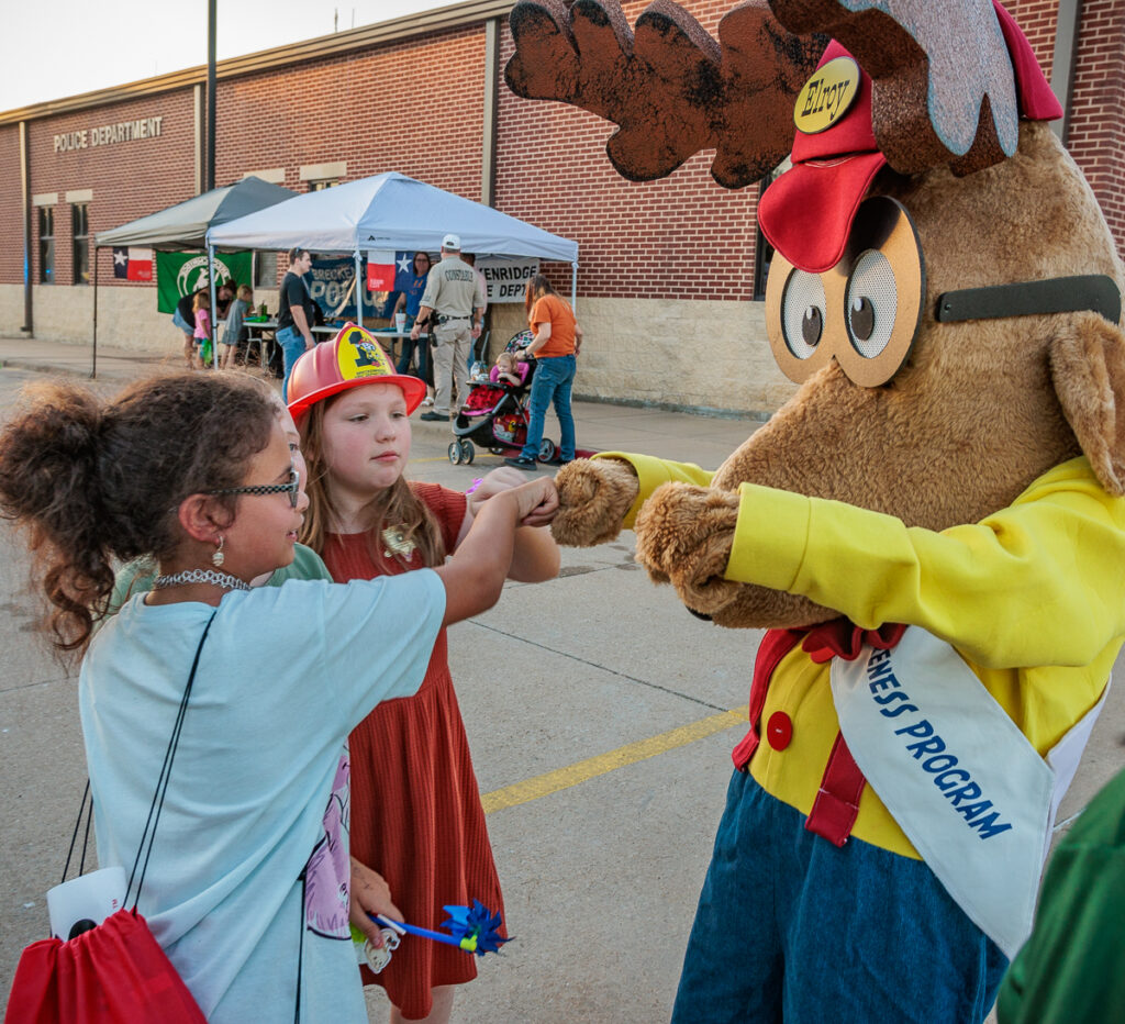Breckenridge community enjoys National Night Out event - Breckenridge Texan