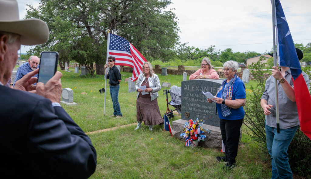 Daughters of Republic of Texas honor early Texas citizens in ...