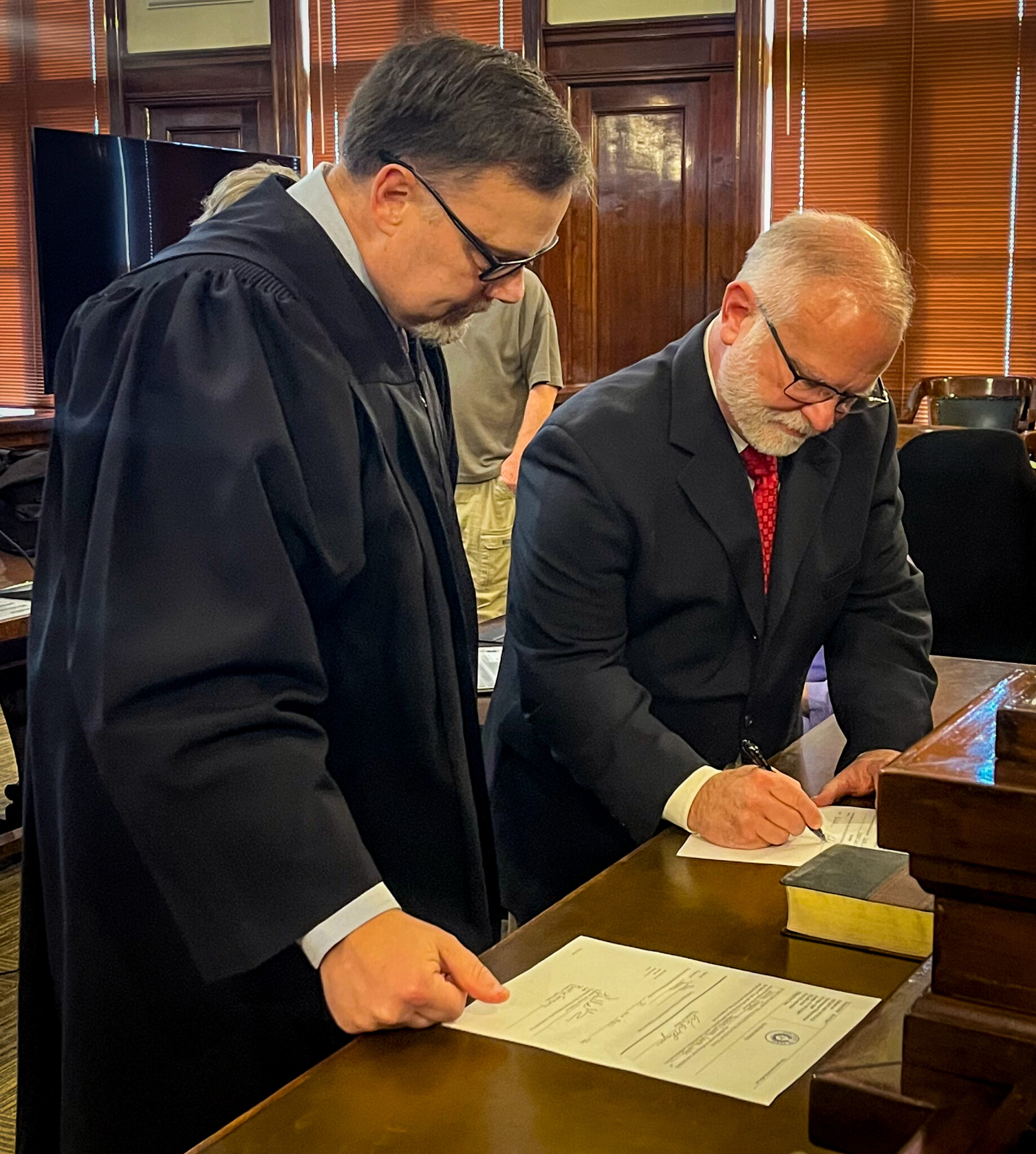 Will Thompson takes oath of office as Stephens County Judge ...